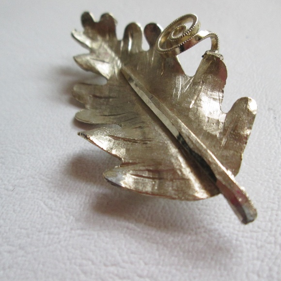 BSK | Jewelry | Vintage Bsk Silvertone Leaf Pin | Poshmark